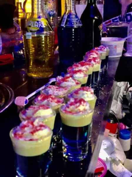 Red Carpet Bar Jomtien Beach 🍺 - Jomtien Beach Nightlife